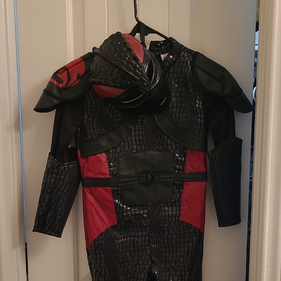 Dreamworks | Costumes | Dreamworks Black And Red Superhero Costume ...